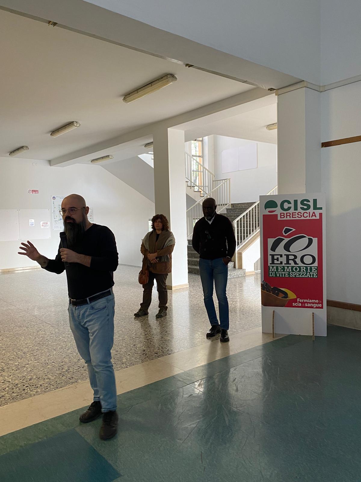 All'ITIS "Castelli" l'installazione "IO ERO - Memorie di vite spezzate ...