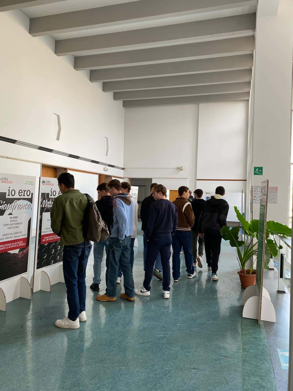 All'ITIS "Castelli" l'installazione "IO ERO - Memorie di vite spezzate ...